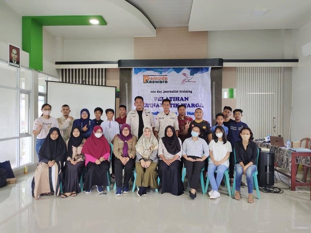 Masyarakat Kota Sorong Mendapat Pelatihan Jurnalistik Warga | kumparan.com