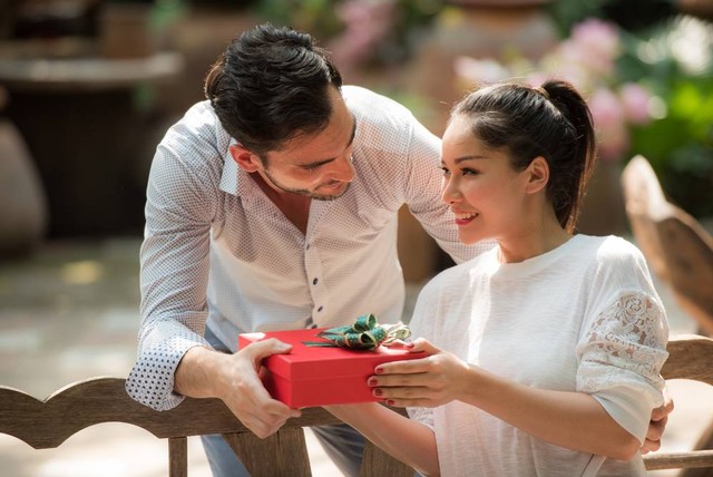 Cara Menaklukan Hati Pemilik Love Language Receiving Gifts | kumparan.com