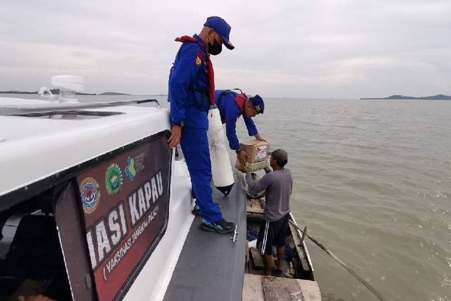 Polairud Karimun Imbau Pengguna Transportasi Laut Waspadai Cuaca Ekstrem | kumparan.com