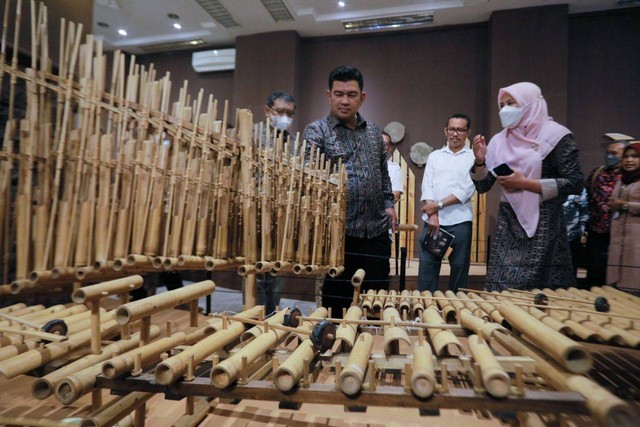 Beragam Alat Musik Tradisional Indonesia Dipamerkan di Museum Aceh ...