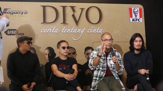 5 Solois Pria Tanah Air Rilis Album DIVO dalam Bentuk USB Flash Disk | kumparan.com