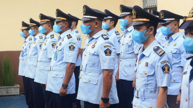 31 Pegawai Rutan Kelas IIB Gresik Resmi Naik Pangkat | kumparan.com