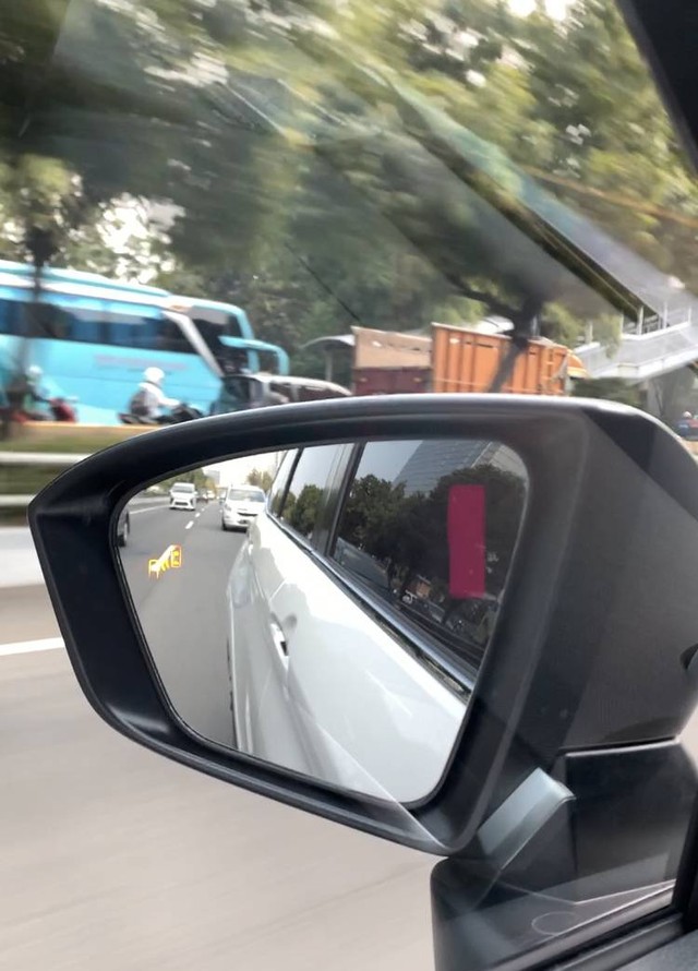 Eksplorasi Fitur TSS All New Veloz di Padatnya Lalu Lintas Jakarta ...