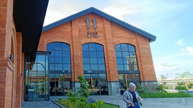 Tanpa Logo di Depan, Holywings Batam Masih Beroperasi | kumparan.com