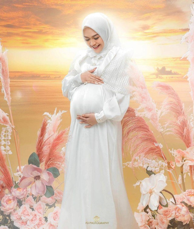 7 Potret Menggemaskan Baby Bump Ria Ricis | kumparan.com