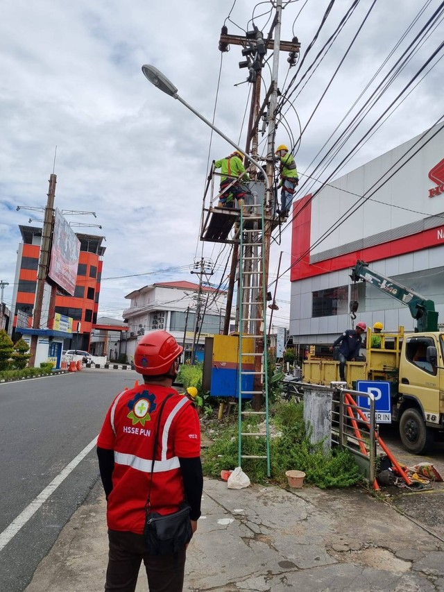 Jelang Idul Adha, PLN Pontianak Gencar Lakukan Pemeliharaan Jaringan ...