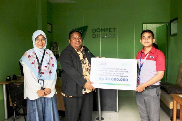 JNE Medan Bersama Dompet Dhuafa Waspada Salurkan Zakat Bagi Program Di ...
