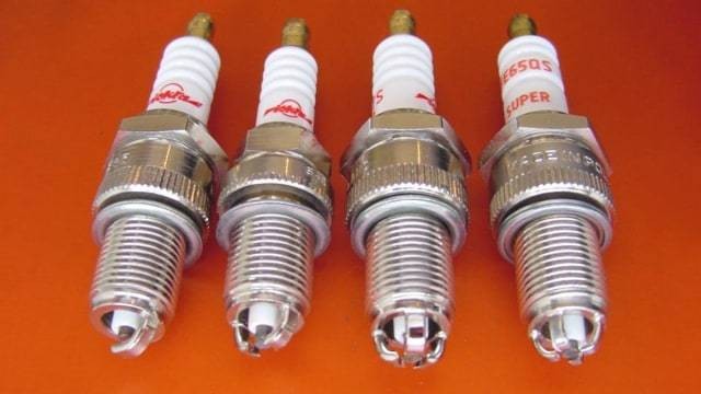 Cara Membersihkan Busi Mobil dengan Mudah | kumparan.com