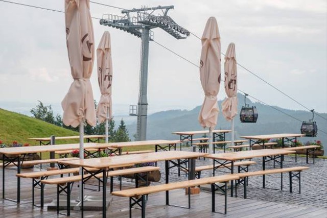 6 Tempat Nongkrong di Sentul dengan View Gunung yang Indah | kumparan.com