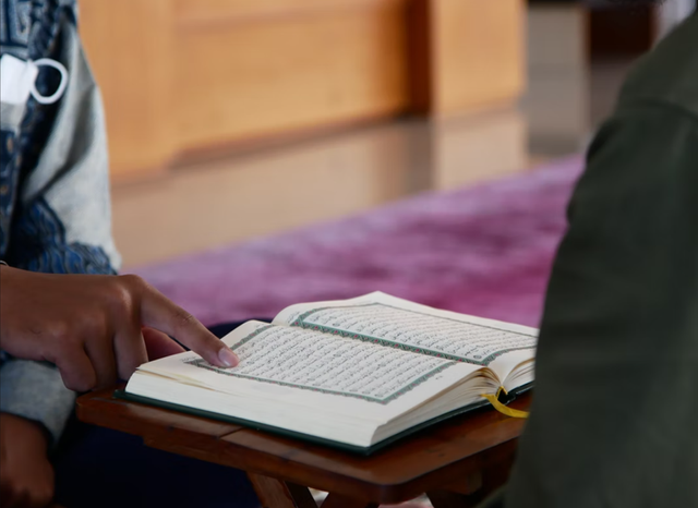 Memahami Arti Kata Al Ilmu Bila Amalin Kasyajari Bila Tsamarin ...