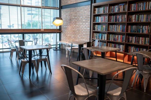 6 Rekomendasi Kafe Buku di Jakarta yang Instagramable | kumparan.com