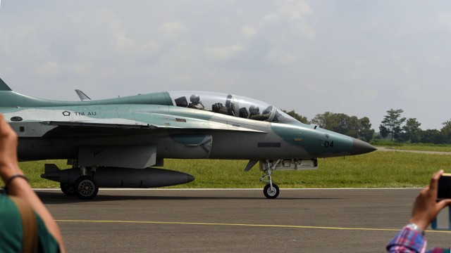 Warga Dengar Suara Ledakan dan Raungan saat Pesawat T50i Jatuh di Blora ...