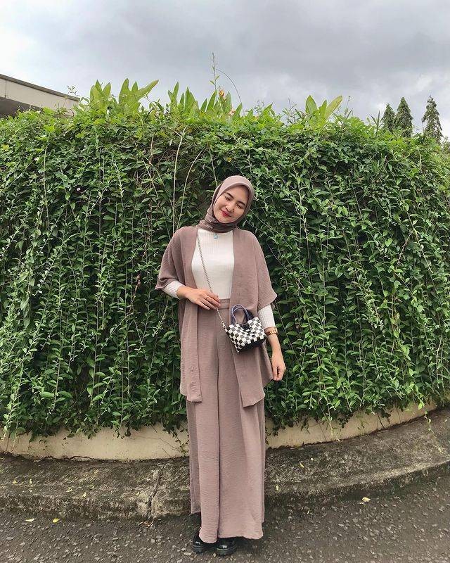 7 Ide Padu Padan outfit dengan Long Outer untuk Hijabers | kumparan.com
