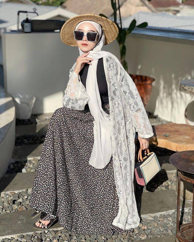 7 Ide Padu Padan outfit dengan Long Outer untuk Hijabers | kumparan.com