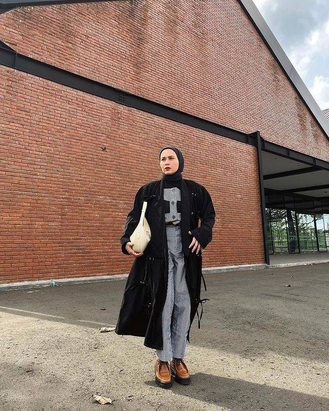 7 Ide Padu Padan outfit dengan Long Outer untuk Hijabers | kumparan.com