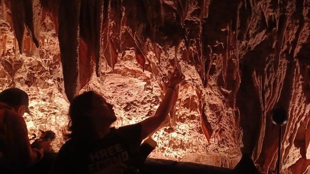 Melihat Isi Restoran di Dalam Gua di Bali yang Ditutup Satpol PP ...