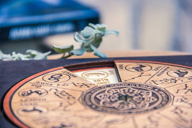 Juli Zodiak Apa? Ini Karakter Sosok Cancer dan Leo | kumparan.com