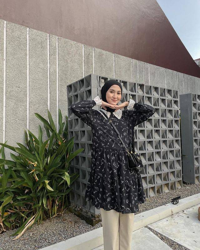 7 Inspirasi OOTD Hijab dengan Tunik, Stylish dan Trendi | kumparan.com