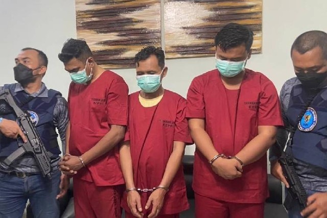 Tiga Pria Diciduk saat Penggerebekan `Pabrik` Sabu di Batam, Ada Mantan Polisi | kumparan.com