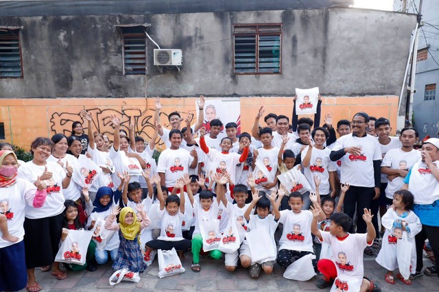 Contoh Visi Ganjar di Pendidikan, Relawan Bagikan Bansos ke Pelajar ...
