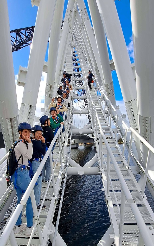 Memacu Adrenalin di Matagarup Bridge, Perth | kumparan.com