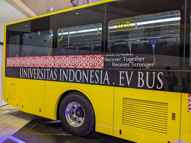 Lebih Dekat dengan Bus Listrik Universitas Indonesia | kumparan.com
