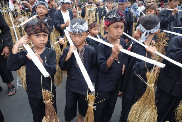 Melihat Upacara Adat Seren Taun di Cigugur, Kabupaten Kuningan ...