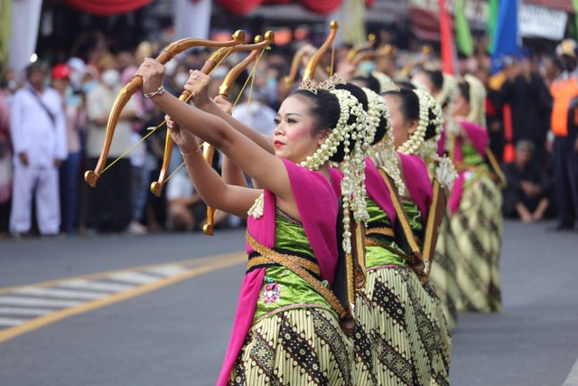Melihat Upacara Adat Seren Taun di Cigugur, Kabupaten Kuningan ...