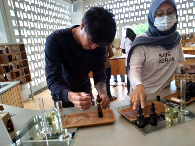 Menikmati Glamping hingga Wewangian di Rumah Atsiri, Menyegarkan Fisik ...