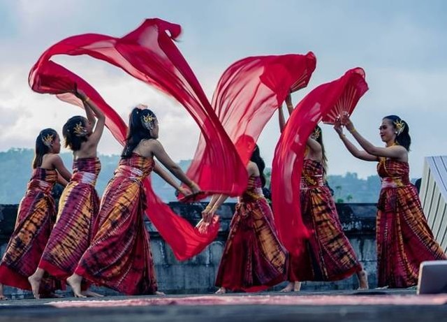 Daerah Asal Tari Lenso, Makna, dan Keunikannya | kumparan.com