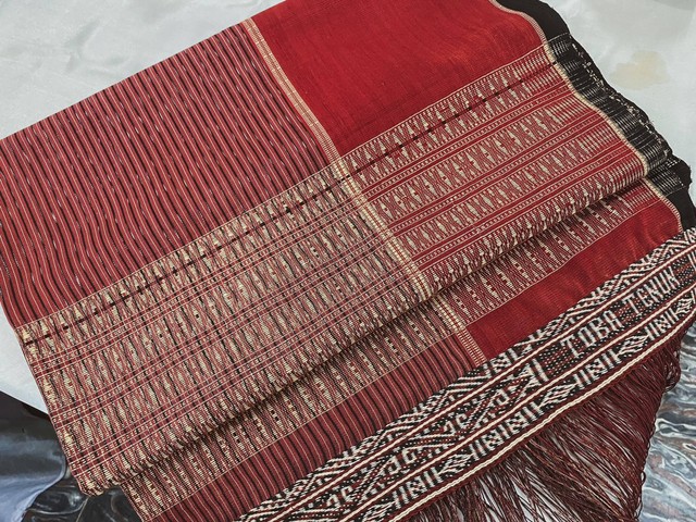 Mengintip Kain Tenun Batak dan Proses Menenun di Jabu Bonang Tobatenun ...