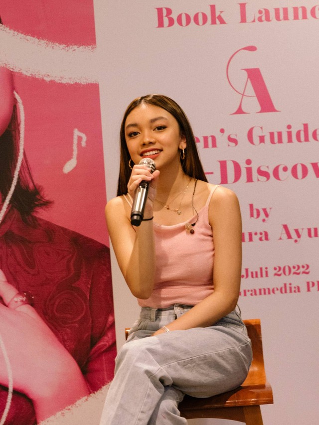 Naura Ayu Bahas Persoalan Remaja Lewat Buku A Teen’s Guide to Self-Discovery | kumparan.com