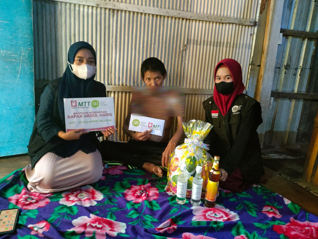 20 Tahun Derita Penyakit Kulit, MTT-IZI Sulsel Beri Bantuan Kesehatan | kumparan.com