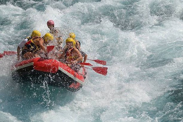 6 Rekomendasi Tempat Rafting di Pulau Jawa yang Keren | kumparan.com