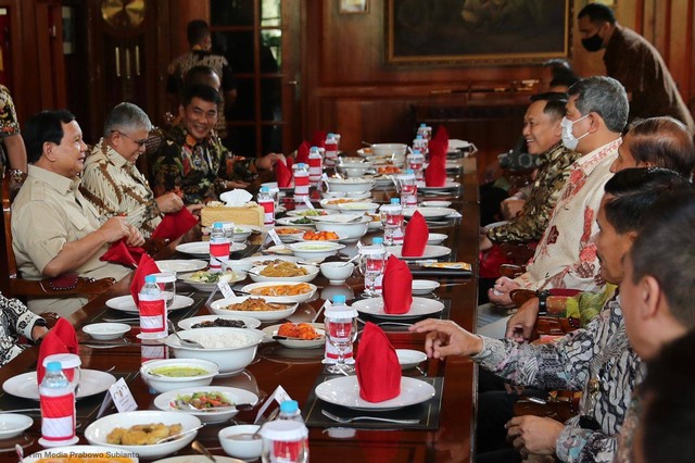 Prabowo & Doni Monardo Bahas Kesejahteraan Purnawirawan: Kesehatan-Perumahan | kumparan.com