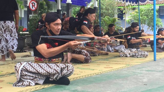 Warga Gelar Jemparingan untuk Peringati Peristiwa Jogja Kembali ...