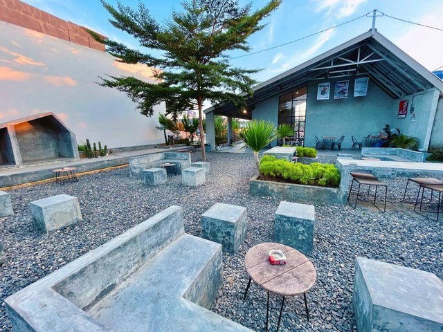 Semesta Coffee: Cafe ala Industrial di Kabupaten Pringsewu, Lampung ...