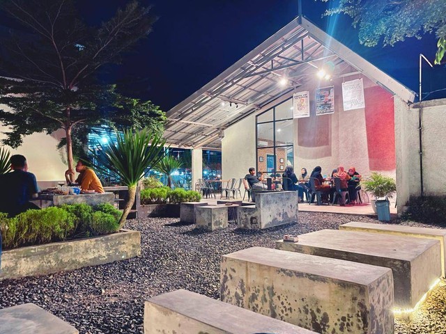 Semesta Coffee: Cafe ala Industrial di Kabupaten Pringsewu, Lampung ...