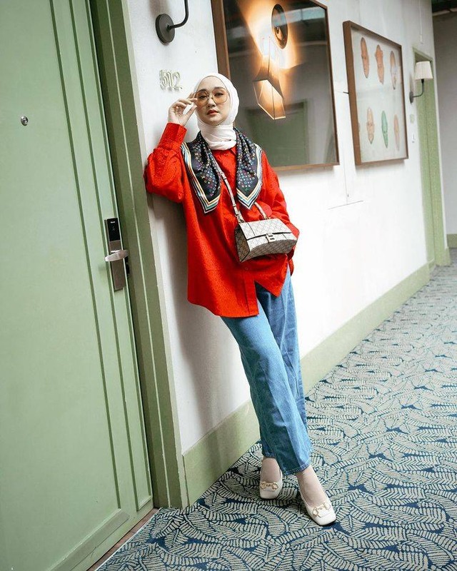 7 Ide Padu Padan Outfit Merah-Putih yang Stylish untuk 17 Agustus ...