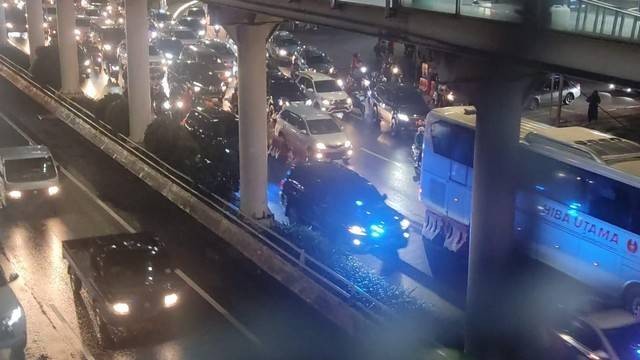 Apa Itu Strobo Mobil dan Aturan Pemakaiannya | kumparan.com