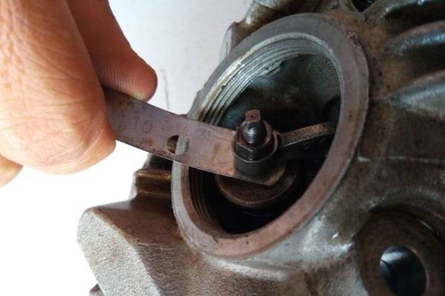Cara Menyetel Klep Motor dengan Mudah | kumparan.com