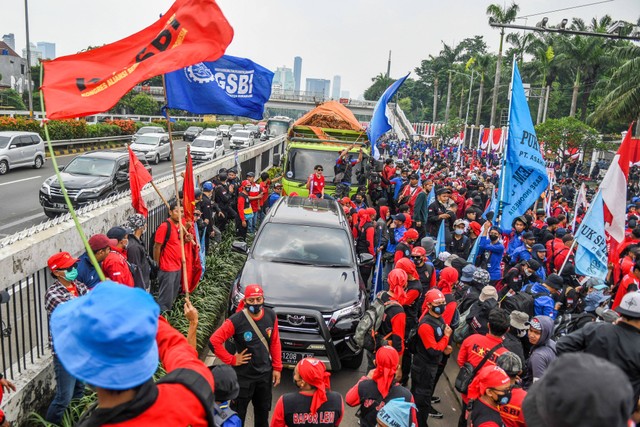 Ada Demo Buruh Tolak Kenaikan BBM Hari Ini, Berikut Lokasinya di Jakarta | kumparan.com