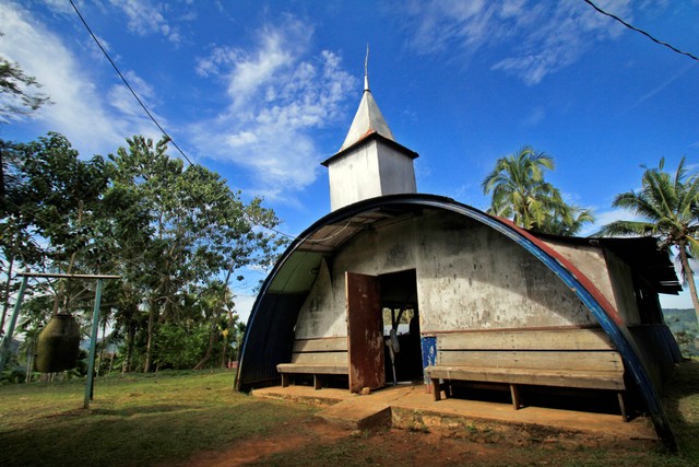 Foto Wujud Bangunan Gereja Peninggalan Perang Dunia Ii Di Papua