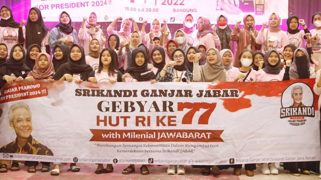 Ratusan Perempuan Gabung ke Srikandi Jabar, Dukung Ganjar Presiden 2024 | kumparan.com