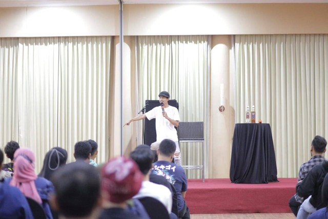 Lucunya Stand Up Tour Nopek Novian di Pasuruan, Berbicara Keluarga ... Lucunya Stand Up Tour Nopek Novian di Pasuruan, Berbicara Keluarga ...