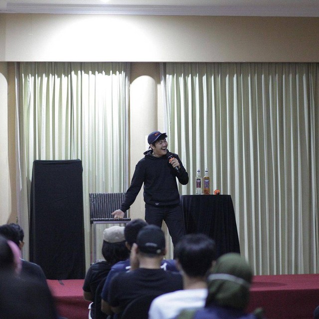 Lucunya Stand Up Tour Nopek Novian di Pasuruan, Berbicara Keluarga ... Lucunya Stand Up Tour Nopek Novian di Pasuruan, Berbicara Keluarga ...