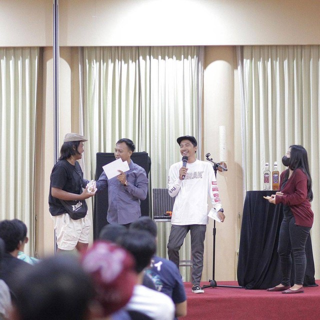 Lucunya Stand Up Tour Nopek Novian di Pasuruan, Berbicara Keluarga ...