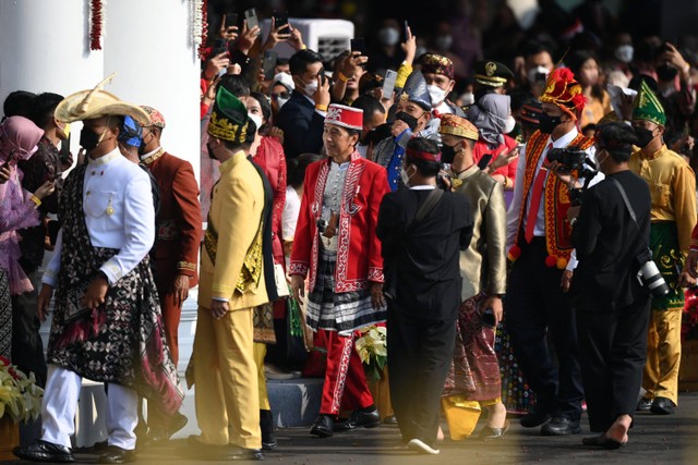 Istana Pakaian Adat Dalam Perayaan Hut Ri Ide Jokowi