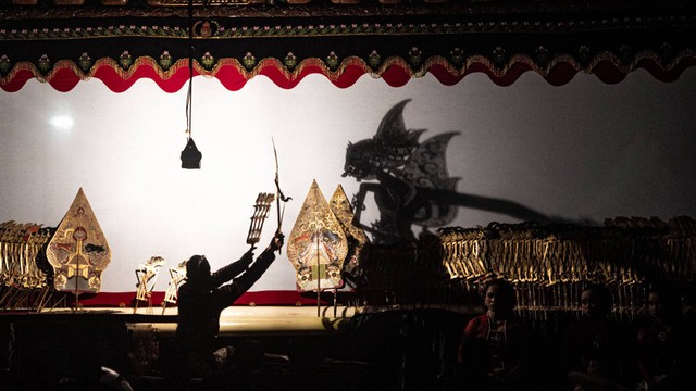 Foto: Pagelaran Wayang Kulit di Katedral Jakarta | kumparan.com