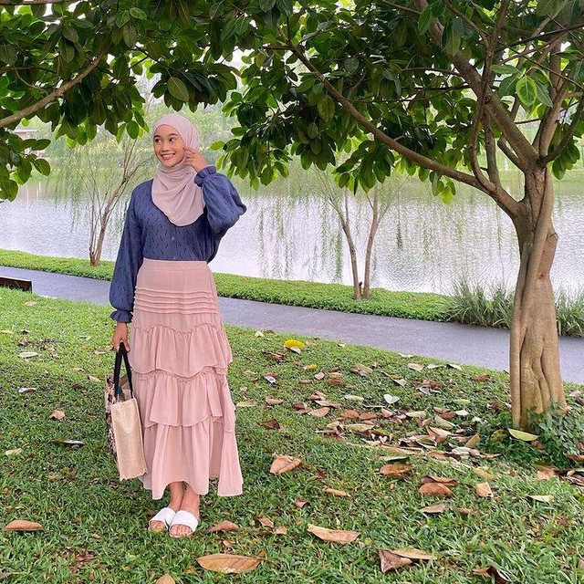 7 Padu Padan Outfit Warna Pastel ala Selebgram Ravira Naila | kumparan.com